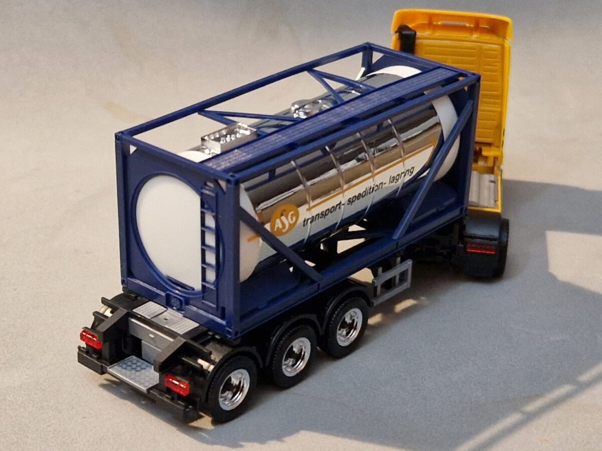 Volvo FH12 Globe 4×2 + 20ft ”ASG” tankcontainer – Swedish Truck Models